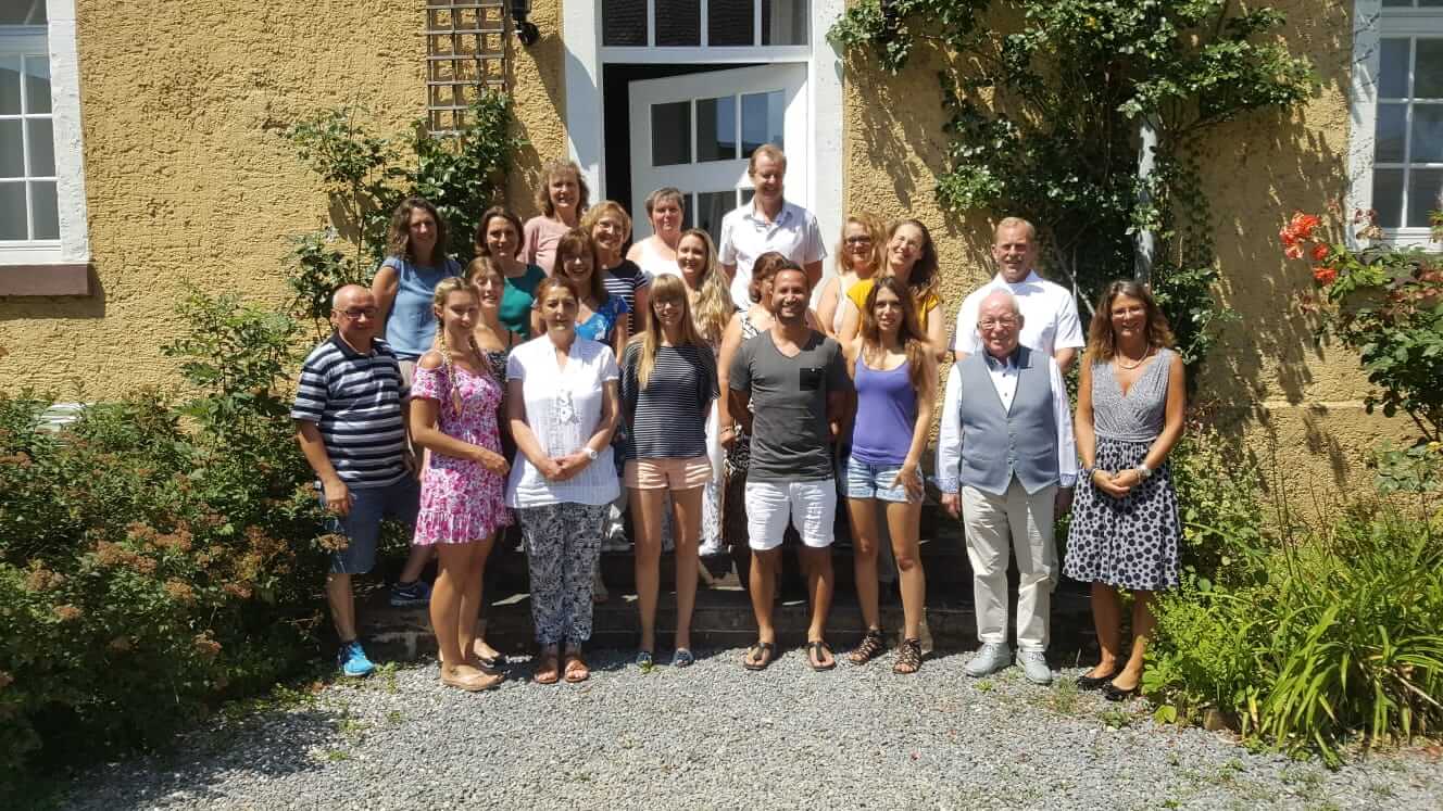 Prüfung bestanden: 17 neue Naturheilkunde-Berater DNB® - Deutscher ...